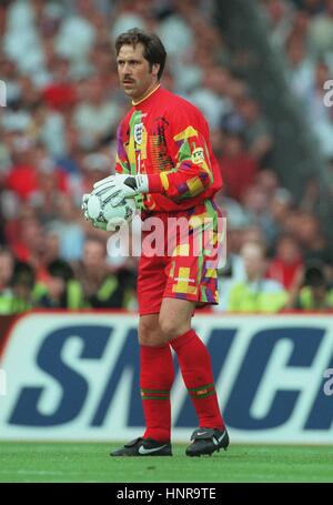 DAVID SEAMAN ENGLAND & ARSENAL FC 27 May 2000 Stock Photo: 146301992 ...