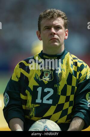 ANDY GORAM SCOTLAND & GLASGOW RANGERS FC 17 November 1994 Stock Photo ...