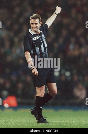 GRAHAM BARBER PREMIER LEAGUE REFEREE 15 January 2000 Stock Photo - Alamy
