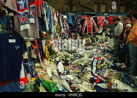 MATTHEW HARDING MEMORIAL. STAMFORD BRIDGE. 27 November 1996 Stock Photo ...