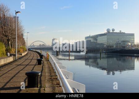 Walkway River Clyde Glasgow Stock Photo - Alamy