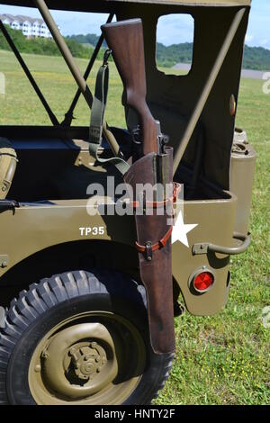 British Army Vickers .303 machine gun on tripod Stock Photo - Alamy