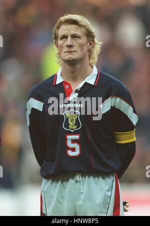 COLIN HENDRY SCOTLAND & BLACKBURN ROVERS FC 10 June 1998 Stock Photo ...