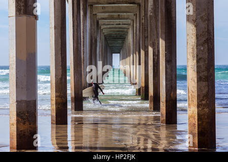 The Scripps Pier and ocean surf on a winter afternoon. La Jolla ...