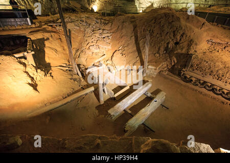 Saltpeter mine in Mammoth Cave National Park Stock Photo - Alamy
