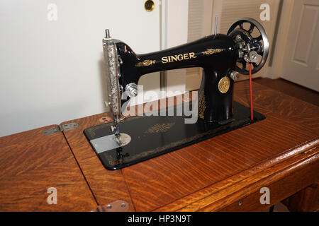 Fully Restored Singer Model 66 Sewing Machine Stock Photo - Alamy