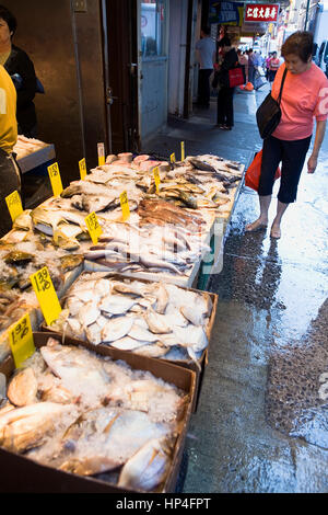 Chinatown, New York City, fish store, fish on display Stock Photo - Alamy