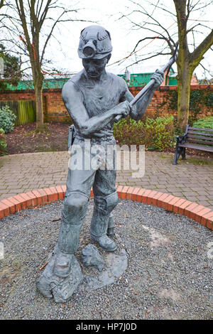 Statue The Miner, coal miners' memorial created by Tore Bjorn Skjølsvik ...