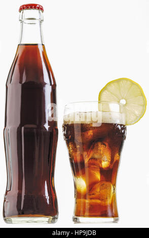 Cola auf Eis Stock Photo - Alamy
