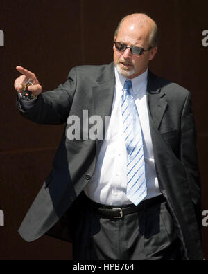 Mark Arneson, a co-defendent in the Anthony Pellicano trial, leaves ...