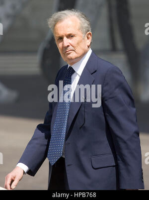 Entertainment lawyer Bert Fields, a witness in the Anthony Pellicano ...