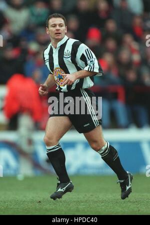 JOHN BERESFORD NEWCASTLE UNITED FC 03 January 1995 Stock Photo - Alamy