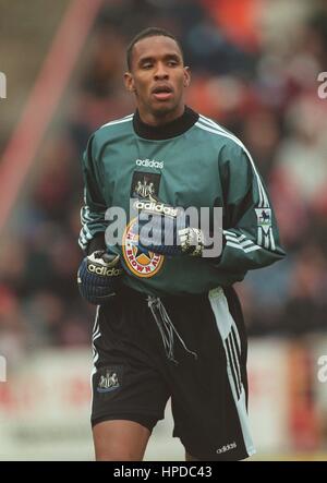 SHAKA HISLOP NEWCASTLE UNITED FC 29 November 1995 Stock Photo - Alamy