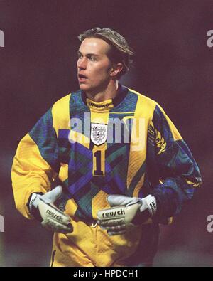 IAN WALKER TOTTENHAM HOTSPUR FC 17 April 1999 Stock Photo - Alamy