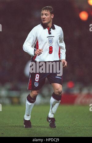 DAVID BATTY ENGLAND & NEWCASTLE UNITED FC 12 October 1998 Stock Photo ...