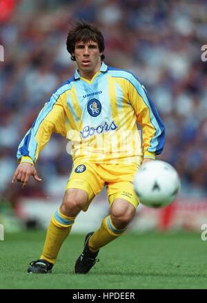 GIANFRANCO ZOLA CHELSEA FC 25 September 1997 Stock Photo - Alamy