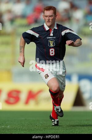 DAVID HOPKIN SCOTLAND & LEEDS UNITED FC 03 June 1997 Stock Photo - Alamy