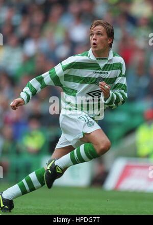 SIMON DONNELLY GLASGOW CELTIC FC 10 August 1998 Stock Photo - Alamy