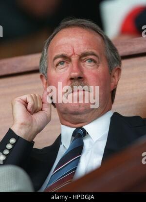 Manchester City manager Frank Clark (left) and Crewe Alexandra manager ...