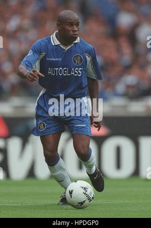 FRANK SINCLAIR CHELSEA FC 04 August 1997 Stock Photo - Alamy