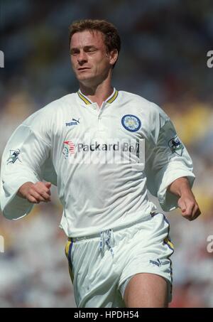 DAVID ROBERTSON LEEDS UNITED FC 02 August 1997 Stock Photo - Alamy