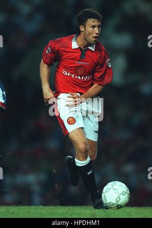 RONNY JOHNSEN MANCHESTER UNITED FC 22 March 1999 Stock Photo - Alamy