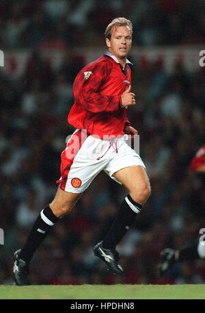 HENNING BERG MANCHESTER UNITED FC 29 August 1999 Stock Photo - Alamy