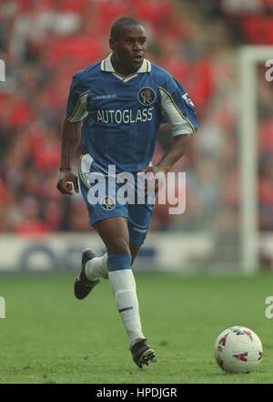 FRANK SINCLAIR CHELSEA FC 24 August 1997 Stock Photo - Alamy