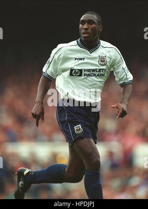 SOL CAMPBELL TOTTENHAM HOTSPUR FC MANCHESTER ENGLAND MAINE ROAD STADIUM ...