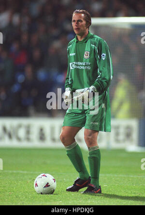 IAN WALKER TOTTENHAM HOTSPUR FC 17 April 1999 Stock Photo - Alamy