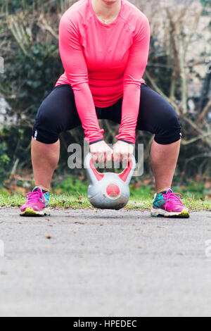 People doing keep fit exercise in the park Stock Photo - Alamy