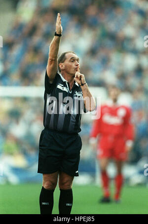 MIKE REED PREMIER LEAGUE REFEREE 03 August 1998 Stock Photo - Alamy