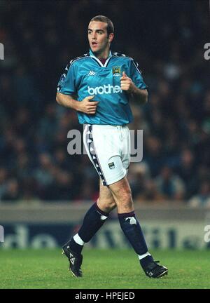 BARRY CONLON MANCHESTER CITY FC 23 October 1997 Stock Photo - Alamy