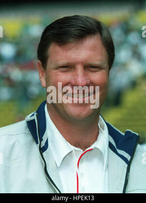 STEVE SAMPSON USA HEAD FOOTBALL COACH 19 February 1998 Stock Photo - Alamy
