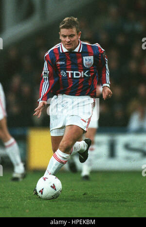 SIMON RODGER CRYSTAL PALACE FC 20 April 1994 Stock Photo - Alamy
