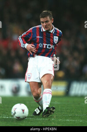 SIMON RODGER CRYSTAL PALACE FC 01 December 1997 Stock Photo - Alamy