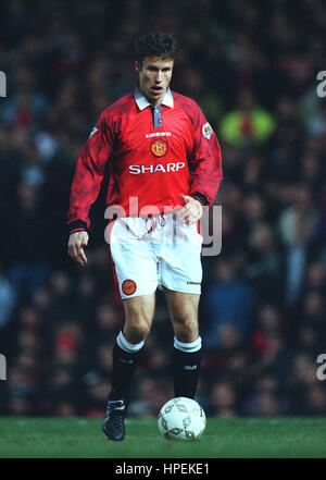 RONNIE JOHNSEN MANCHESTER UNITED FC 16 April 1998 Stock Photo - Alamy