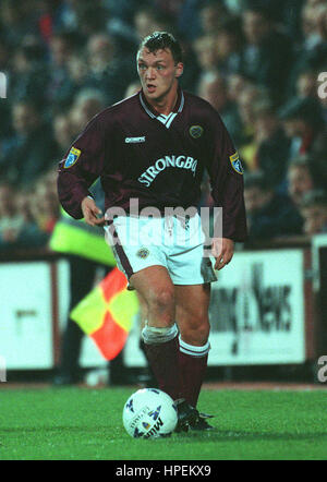 STEVE FULTON HEART OF MIDLOTHIAN FC 21 October 1997 Stock Photo - Alamy