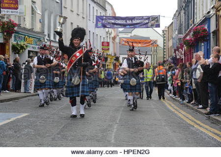 Irish pipe band marches through Sligo at the head of the final parade ...