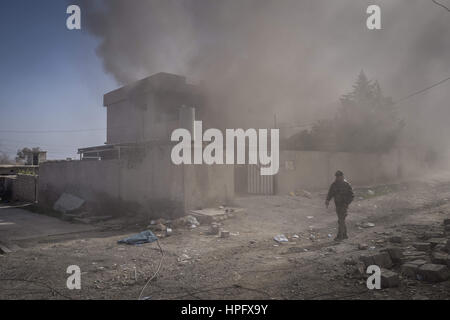 Mosul, Nineveh Governorate, Iraq. 22nd Feb, 2017. Iraqi federal police ...