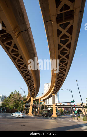 Overhead commuter rail tracks in Chicago Stock Photo - Alamy
