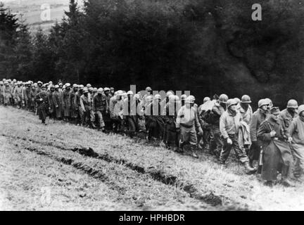 Thousands of German soldiers taken prisoner following the collapse of ...