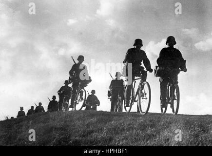 German bicycle troops / WWII / 1941 Stock Photo - Alamy