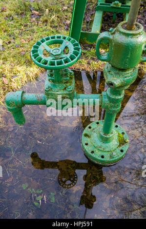Nodding donkey at Dukes wood drilling field, Eakring Stock Photo - Alamy