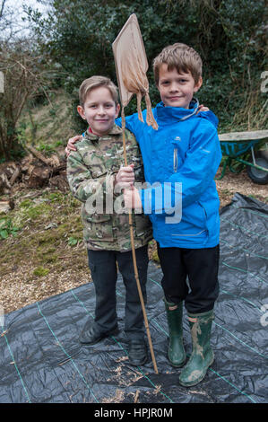 Potton lower school, Beds SG19 2PB shots of RSPB make and do activities ...