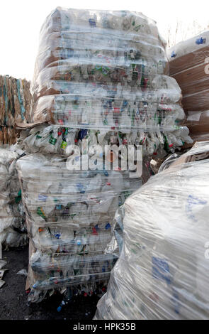 Bales of shredded paper at a recycling yard Stock Photo - Alamy