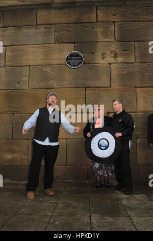 Harry Clasper blue plaque being unveiled on the base of the High Level ...