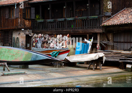 Gondola wharf in Venice, Italy Stock Photo - Alamy