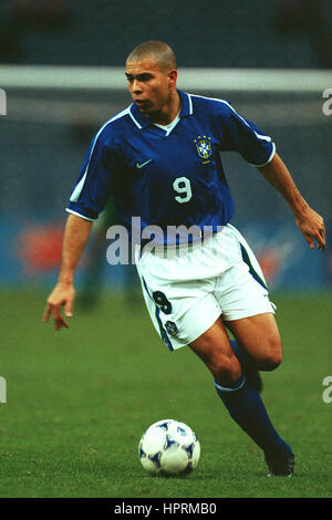 RONALDO BRAZIL & INTER MILAN 13 January 1998 Stock Photo - Alamy