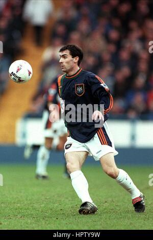 KEITH GILLESPIE NEWCASTLE UNITED FC 12 August 1998 Stock Photo - Alamy
